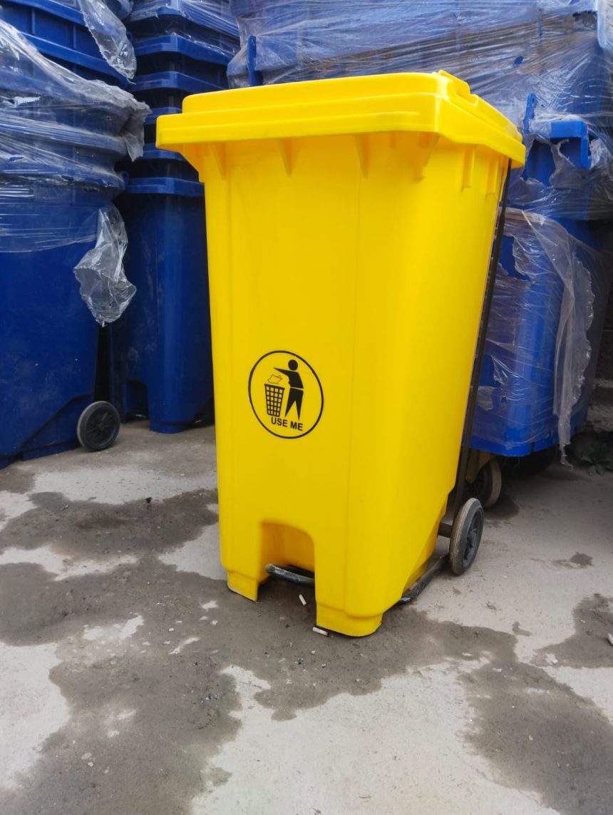 Dustbin 240 ltr with wheels and paddle – URS cart